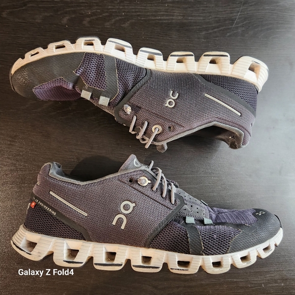On Running | Shoes | Oncloud Shark Gray Pebble Womens Running Shoes ...